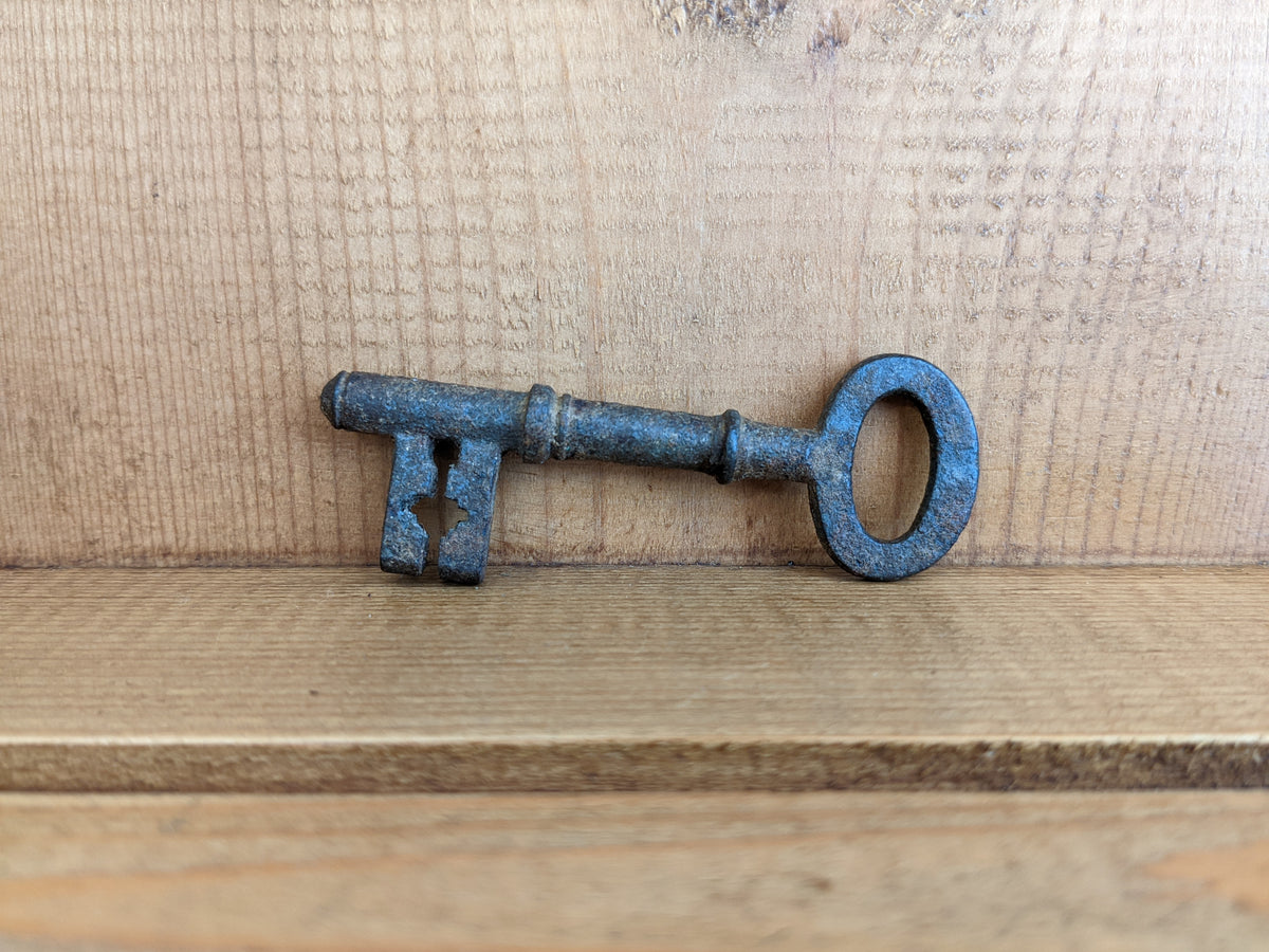 Original Small Vintage Key – Old Bridge Antiques